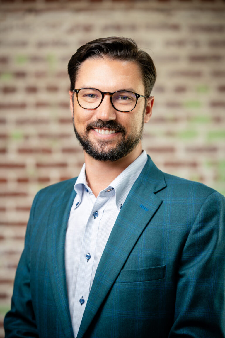 Team | Jones Aur Commercial Real Estate | Dustin Jones